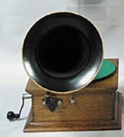 Phonograph; Standard Talking Machine, Style X, Disc, Oak, Horn.