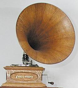 Phonograph; Universal Talking Machine Co, Zonophone, Oak Horn.