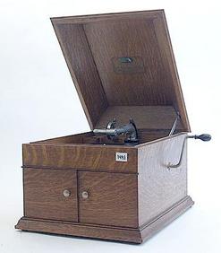 Phonograph; Victor, Victrola, Model VV-VIII, Oak.