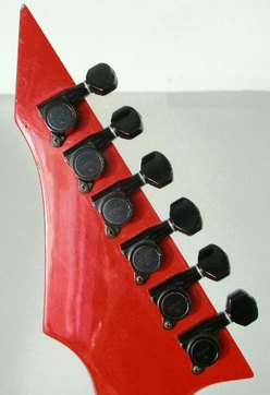 Strings; Guitar, BC Rich, Rave, ca 1990.