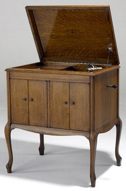 Phonograph; Victor, Victrola, Oak Console.