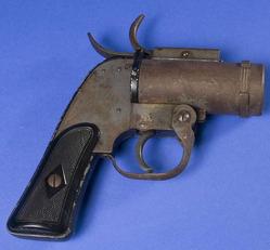 Flare Pistol; US Military, Pyrotechnic M8.
