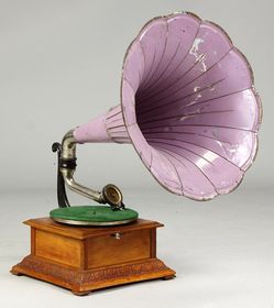 Phonograph; Pathe, Pathephone Model 4, Disc, Lavender Painted Horn.