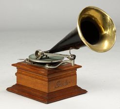 Phonograph; Universal Talking Machine Co, Zonophone, Parlor, Brass Bell ...